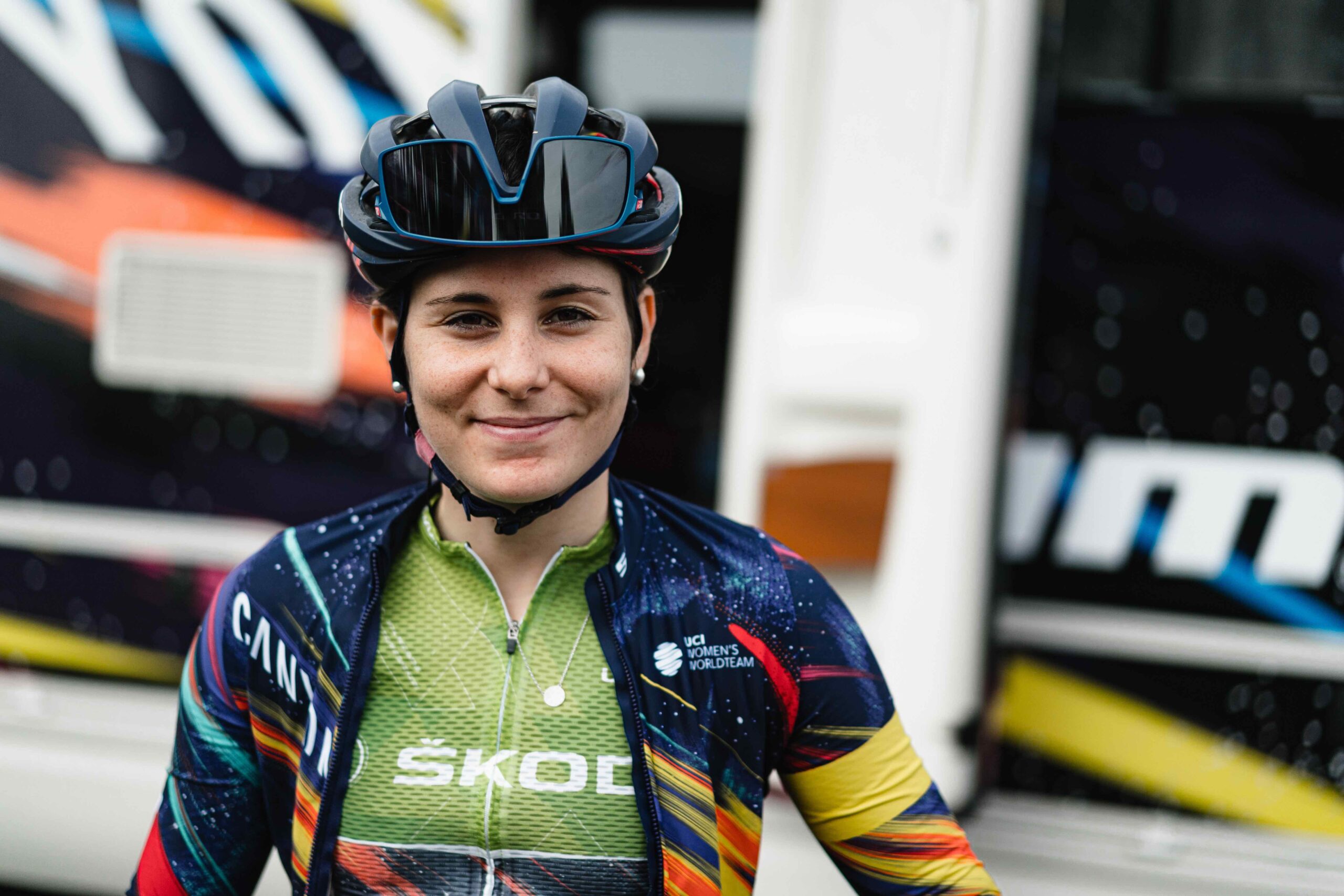 ELISE KEEPS GREEN, ALICE SPRINTS TO 8TH - WMNCYCLING