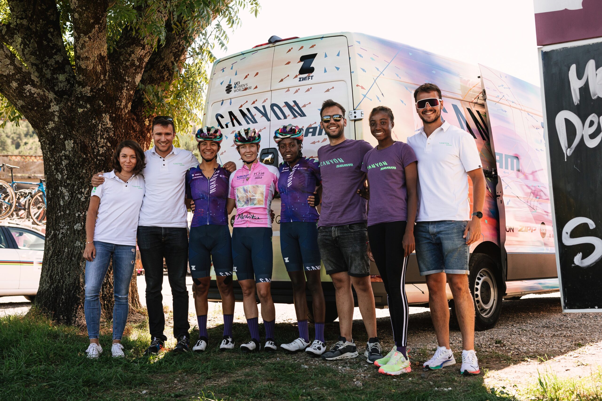 4 RIDERS EXTEND WITH CANYON//SRAM GENERATION - WMNCYCLING